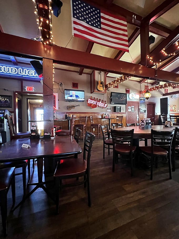 Step inside and the American flag, twinkling lights, and wooden beams tell you this isn't just a restaurant&mdash;it's Missouri's living room.