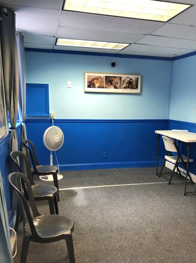 Blue walls create a no-nonsense backdrop for the real star of the show&mdash;food that speaks volumes in a space that whispers.