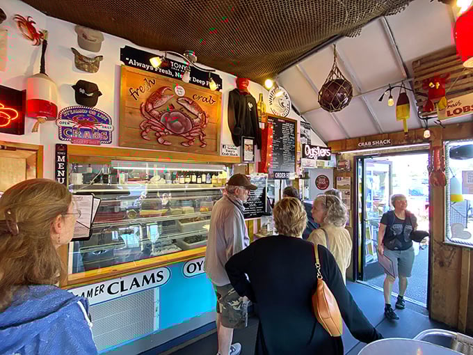 Step inside and the nautical d&eacute;cor tells you everything: this place takes seafood seriously, not itself. The line forms for good reason.