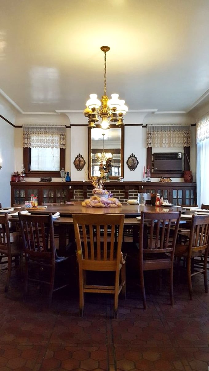 Round tables with lazy Susans at their center aren't just charming&mdash;they're genius. No more awkward "please pass the chicken" moments here.