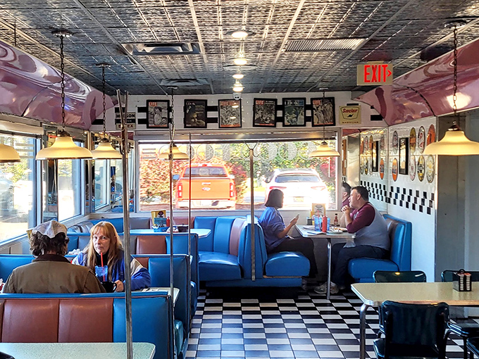 Blue vinyl booths and checkered floors &ndash; it's like Happy Days decided to open a restaurant in Novi.
