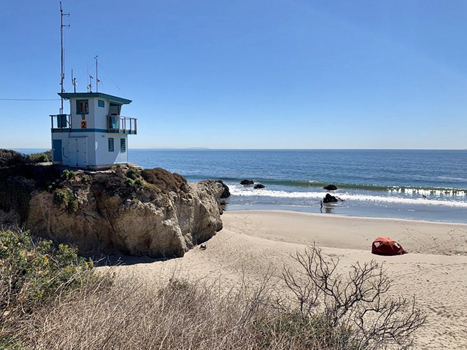 This isn't just any lifeguard station&mdash;it's a movie star. Featured in countless films, it watches over beachgoers like a blue-painted guardian angel of the Pacific.