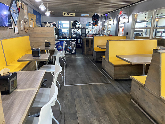 No-frills yellow booths and simple tables send a clear message: we're here for the meat, not the décor.