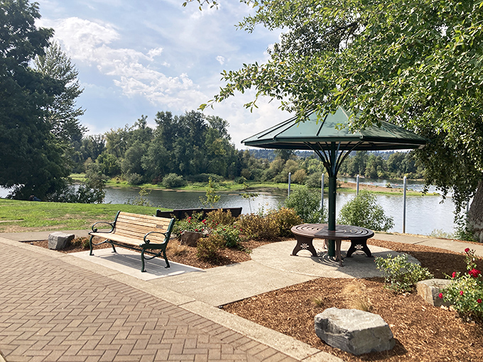 Where water meets wandering, Riverfront City Park delivers the kind of peaceful moments your therapist keeps recommending.