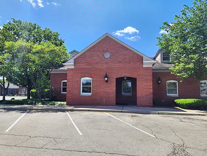Even the post office here looks like it belongs in a Norman Rockwell painting.