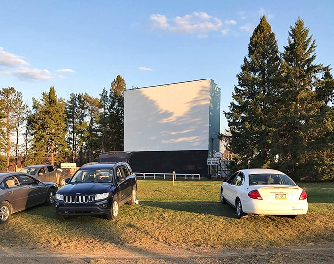 Cars line up like eager moviegoers from decades past, each with the best seat in the house. No fighting over armrests here!