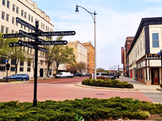 Navigational signposts that don't require GPS or reading glasses. Downtown Shawnee makes exploring its treasures refreshingly straightforward.