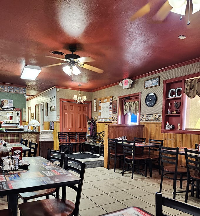 Wood paneling, ceiling fans, and that unmistakable diner ambiance&mdash;like stepping into your grandmother's kitchen, if grandma could cook for 50 people at once.