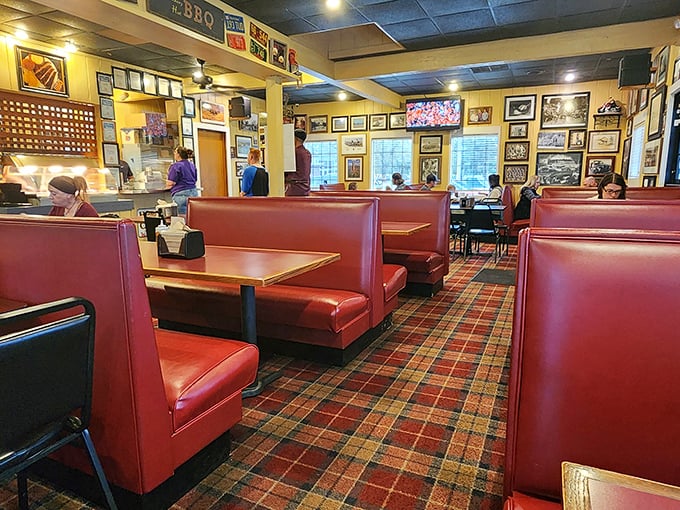 Red vinyl booths and plaid carpeting &ndash; not winning design awards, but who cares when you're about to experience meat nirvana?