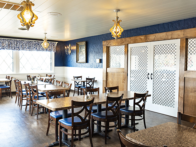 Blue walls and golden chandeliers create that perfect diner ambiance&mdash;not too fancy, not too casual, just right for serious pancake business.