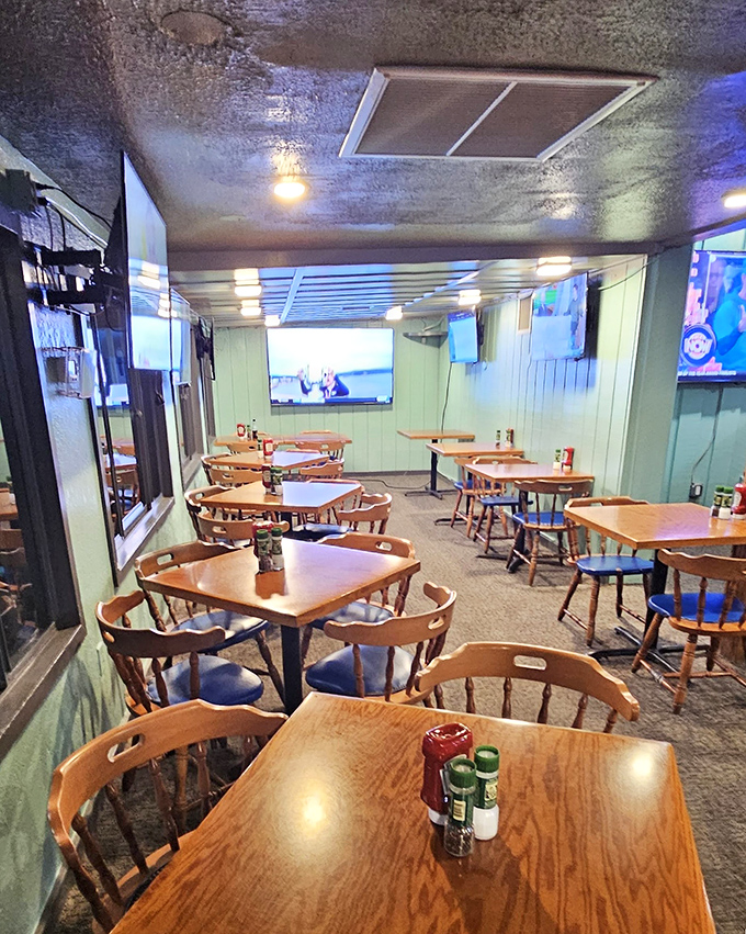 No white tablecloths needed when the food does all the talking. Simple wooden tables await your seafood epiphany.