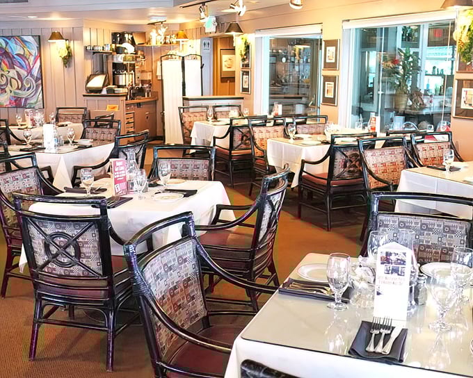 Inside, elegant comfort awaits with bamboo chairs, crisp white tablecloths, and just enough nautical charm to remind you that seafood stardom is about to happen.
