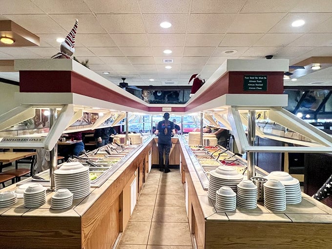 The buffet setup isn't trying to be fancy&mdash;it's trying to feed you well. And that, my friends, is a mission it accomplishes with delicious authority.