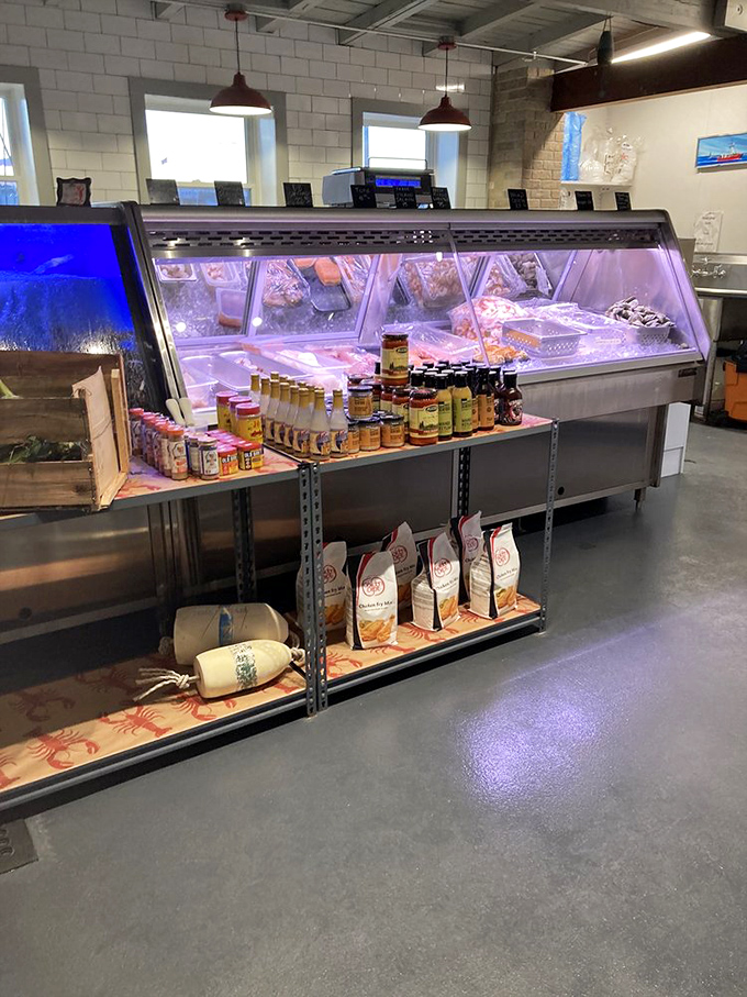 Behind this gleaming counter lies treasure more valuable than gold: fresh-caught seafood waiting for its butter bath.