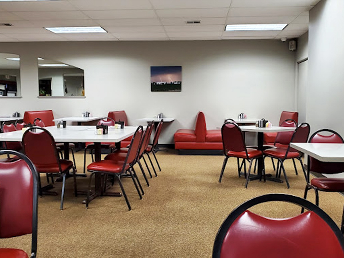 Red vinyl chairs and white tables &ndash; not Instagram-worthy d&eacute;cor, but the perfect backdrop for food that doesn't need filters to impress.