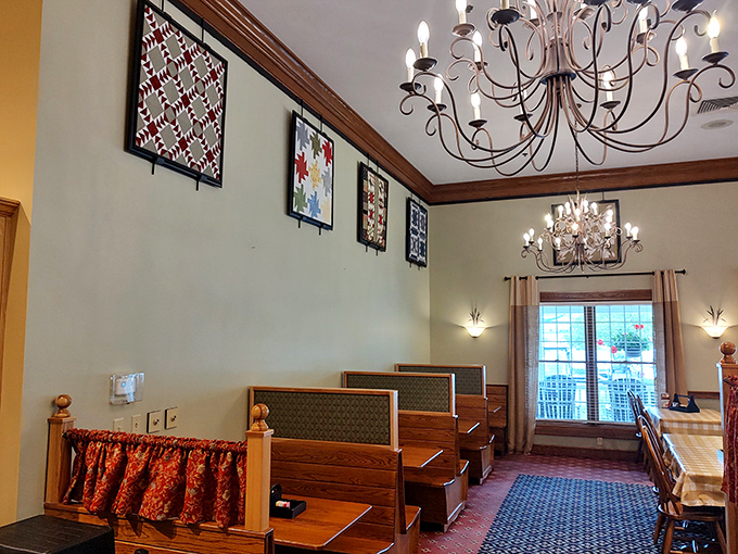 Wooden booths, elegant chandeliers, and framed quilts create the perfect setting for the impending carb-induced euphoria that awaits.