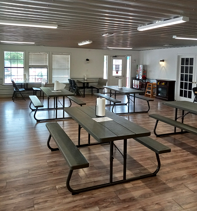 No-frills dining at its finest. These picnic tables have witnessed countless barbecue epiphanies and sauce-stained shirts of satisfaction.