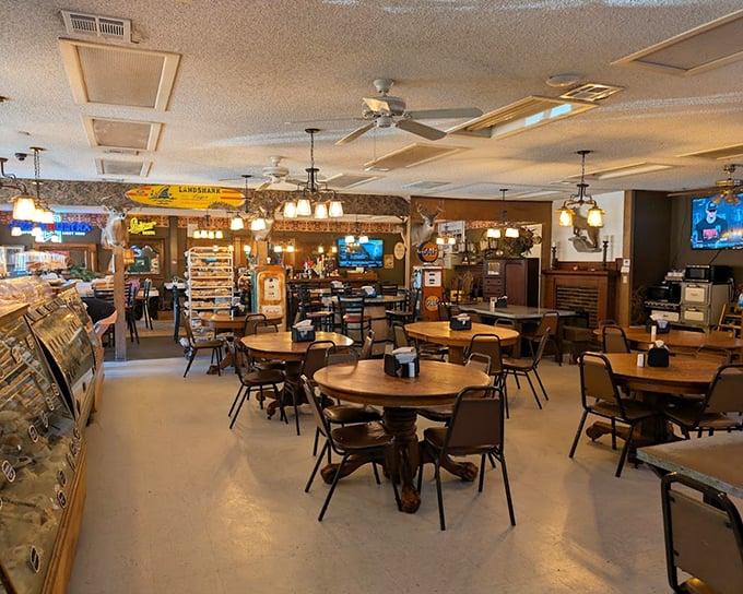 Wooden tables, fish replicas, and ceiling fans create the perfect no-nonsense atmosphere. This isn't about the d&eacute;cor&mdash;it's about directing all attention to what lands on your plate.