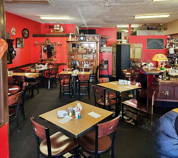 Those red walls embrace you like a warm hug from your favorite breakfast-loving relative.