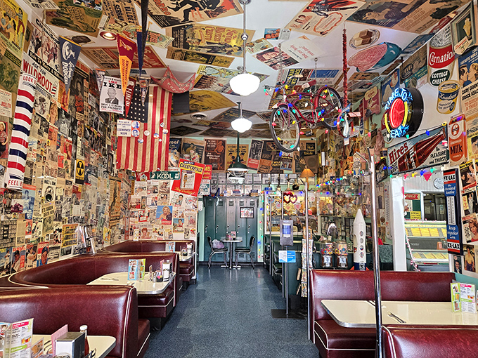Wall-to-wall Americana creates a visual feast that'll keep you entertained long after your actual feast arrives.