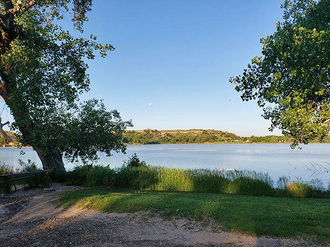Where Kansas decides to show off its "hidden valley" side. The lake view could convince you you've teleported to another state entirely.