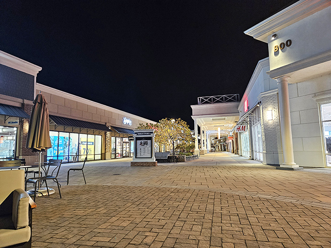 When night falls, the outlet transforms into an elegant promenade of possibilities, illuminated pathways guiding you to your next great find.
