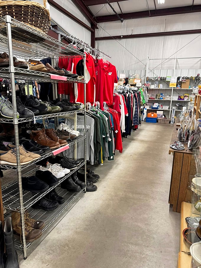Where Wisconsin sports fans and fashion hunters unite! Red Badgers gear stands ready for adoption at a fraction of stadium prices.