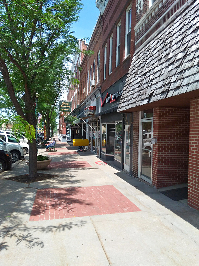 Shaded sidewalks invite leisurely strolls where window shopping doesn't lead to buyer's remorse. In Centerville, "retail therapy" actually leaves you feeling better.