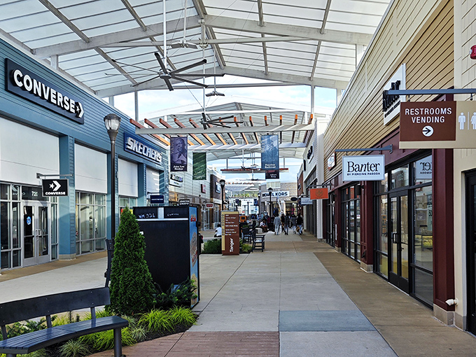 Covered walkways make shopping a breeze regardless of Mississippi weather. Like a well-designed treasure map leading to Converse and beyond.