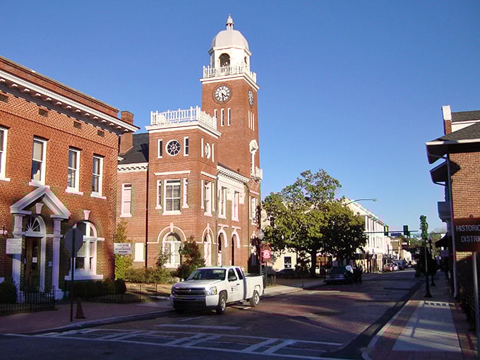 That courthouse clock tower stands like a gentle giant, keeping time for a town that values every moment.
