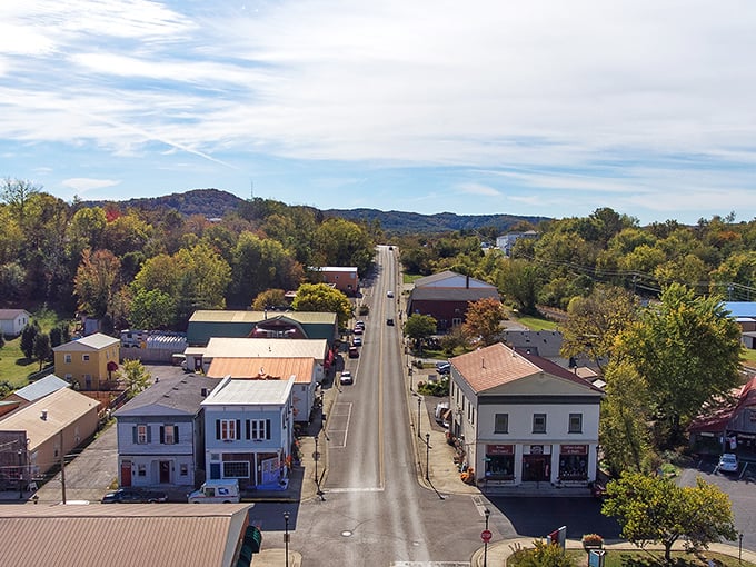 In Berea, even the main street seems to take a deep breath and slow down, inviting you to do the same.