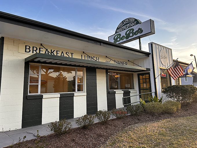 BoBo's classic diner vibe screams "Grandma's recipe, but we won't tell her you came here first."