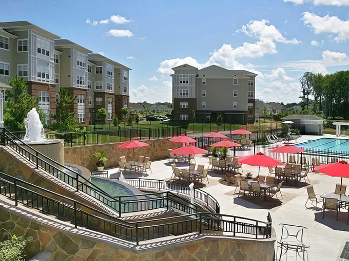 Pool party, anyone? Cameron Grove's resort-style amenities make every day feel like you're on permanent vacation in Maryland.