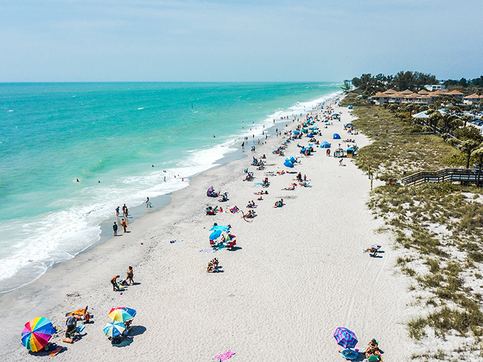 Englewood's waterfront neighborhoods prove paradise doesn't require a millionaire's budget&mdash;just add sunshine and water views.
