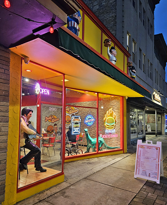 Elvis might walk through that door any minute! Joey's colorful facade is like a beacon for hungry souls.