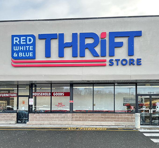 Red White & Blue's patriotic storefront whispers sweet bargain promises to every Connecticut penny-pincher passing by.