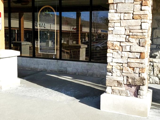 Ronnie's stone-accented exterior promises hearty meals and sweet treats. This Lenexa landmark has been satisfying cinnamon cravings for years.
