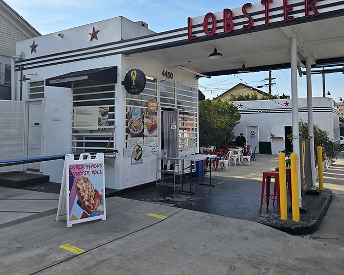 Don't judge this food truck by its gas station cover - inside lurks lobster that'll make you forget fancy restaurants.
