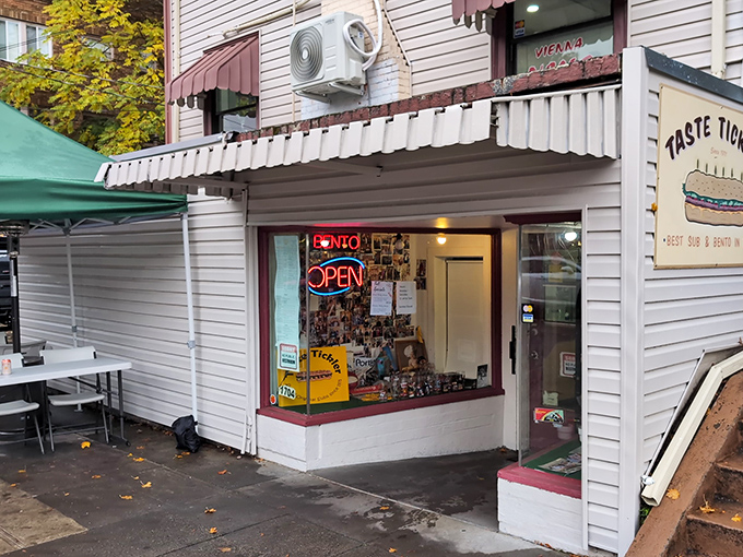 This tiny takeout window proves the best things really do come in small, delicious packages. 