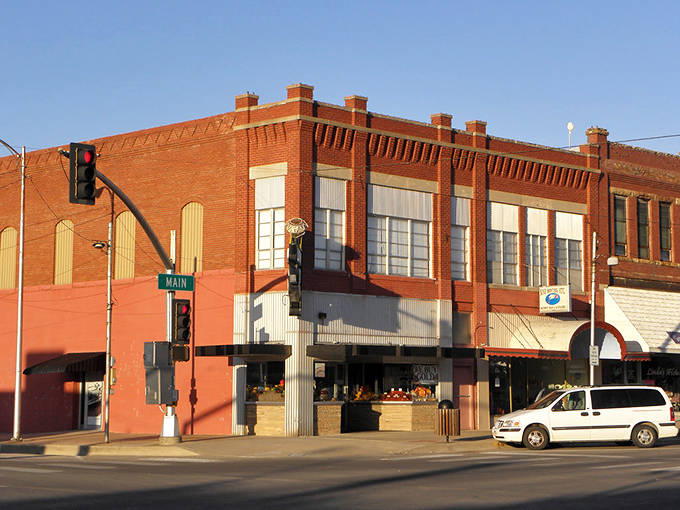 Small-town charm meets big-hearted hospitality on these welcoming Oklahoma streets.