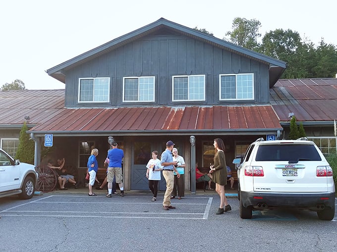 When folks linger outside swapping stories before supper, you know this cozy ranch-style steakhouse is worth the wait.