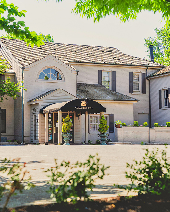 Those distinctive roof lines have watched thousands of satisfied diners waddle out happily.