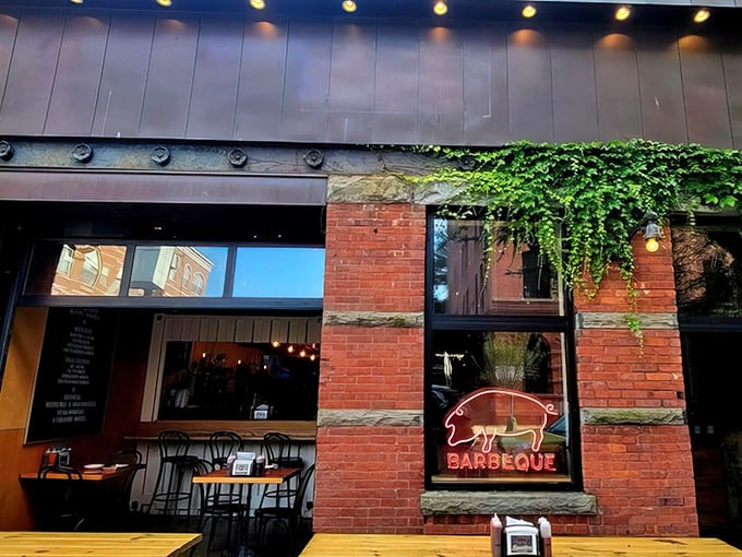 The "BRUNCH" sign might lure you in, but it's Hamilton Pork's smoky offerings that'll keep you coming back to this brick-fronted Jersey City gem.