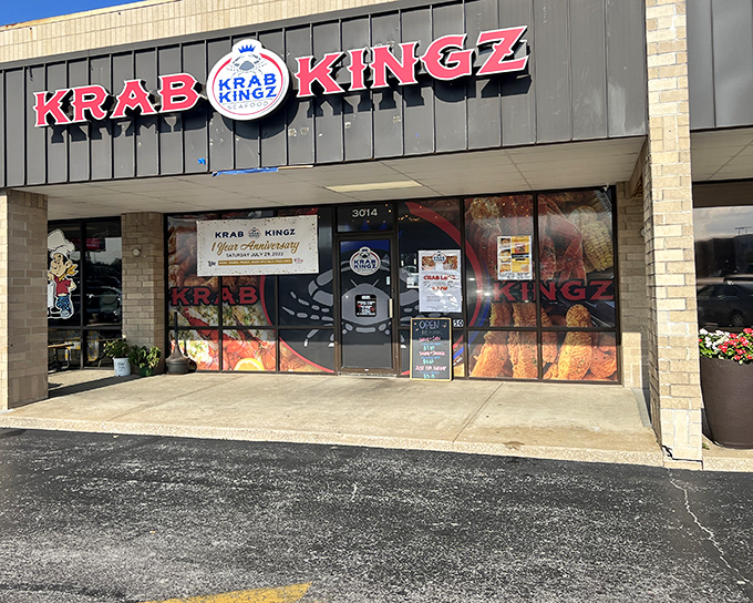 The colorful window displays at Krab Kingz are like seafood billboards &ndash; resistance is futile when those crab legs are calling.