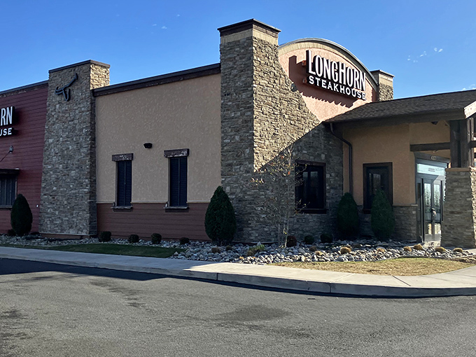 "No need for a ten-gallon hat&mdash;just bring your appetite. This LongHorn knows its way around a ribeye."