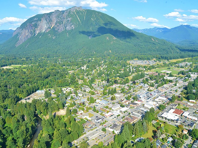 The majestic Mount Si towers over North Bend like a watchful guardian. Those peaks aren't just for looking&mdash;they're calling all hikers!