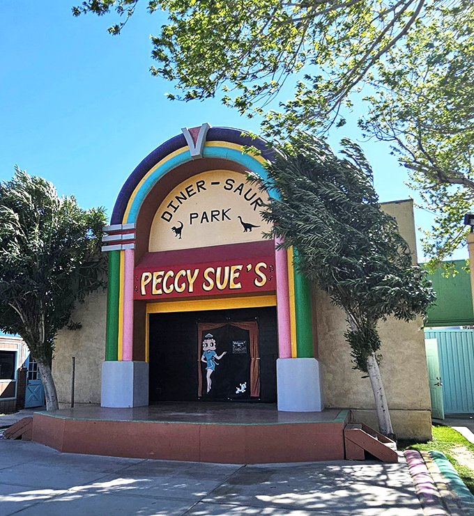 "Diner-Saur Park" promises prehistoric fun with your pancakes. Only in California would dinosaurs and diner food make perfect sense together!