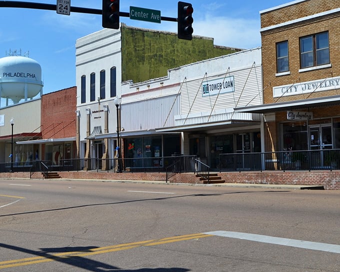 Brick buildings and wide sidewalks in Philadelphia &ndash; where "rush hour" means three cars at the stoplight instead of two.