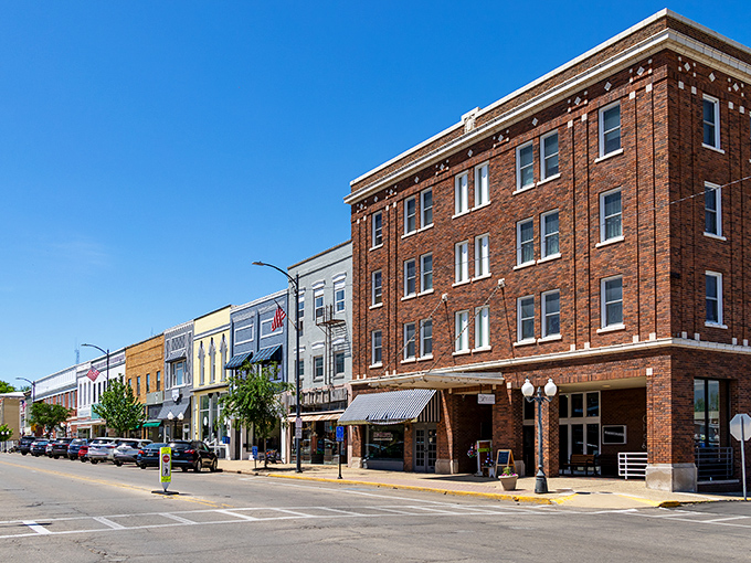 Classic American architecture meets small-town charm in this picture-perfect downtown scene that never gets old.