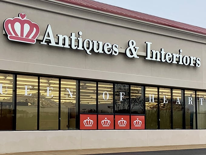 Another Queen of Hearts location spreads the royal treatment across Georgia's antique hunting landscape.